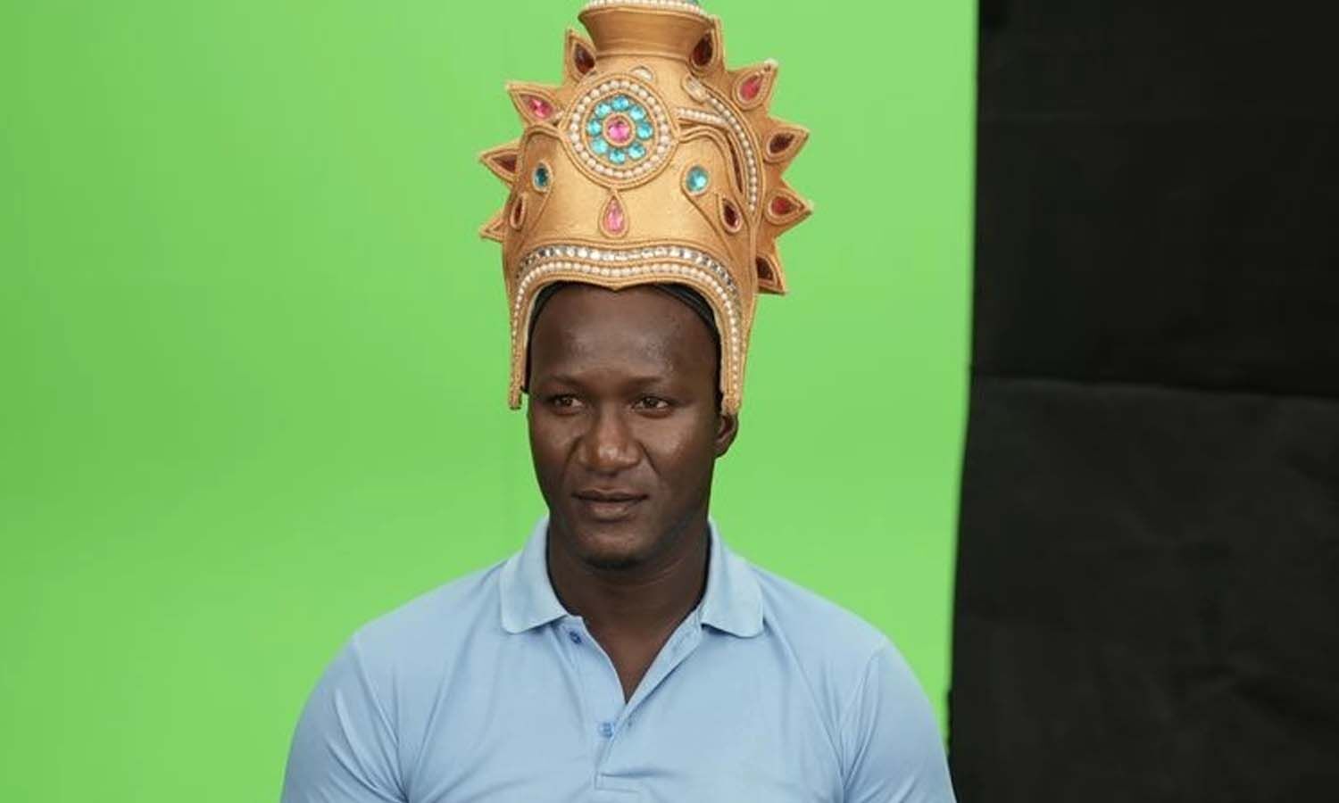 డారెన్‌ సమీ 'కిరీటం' ఎందుకు ధరించాడు? | Why does cricketer Darren Sammy ...