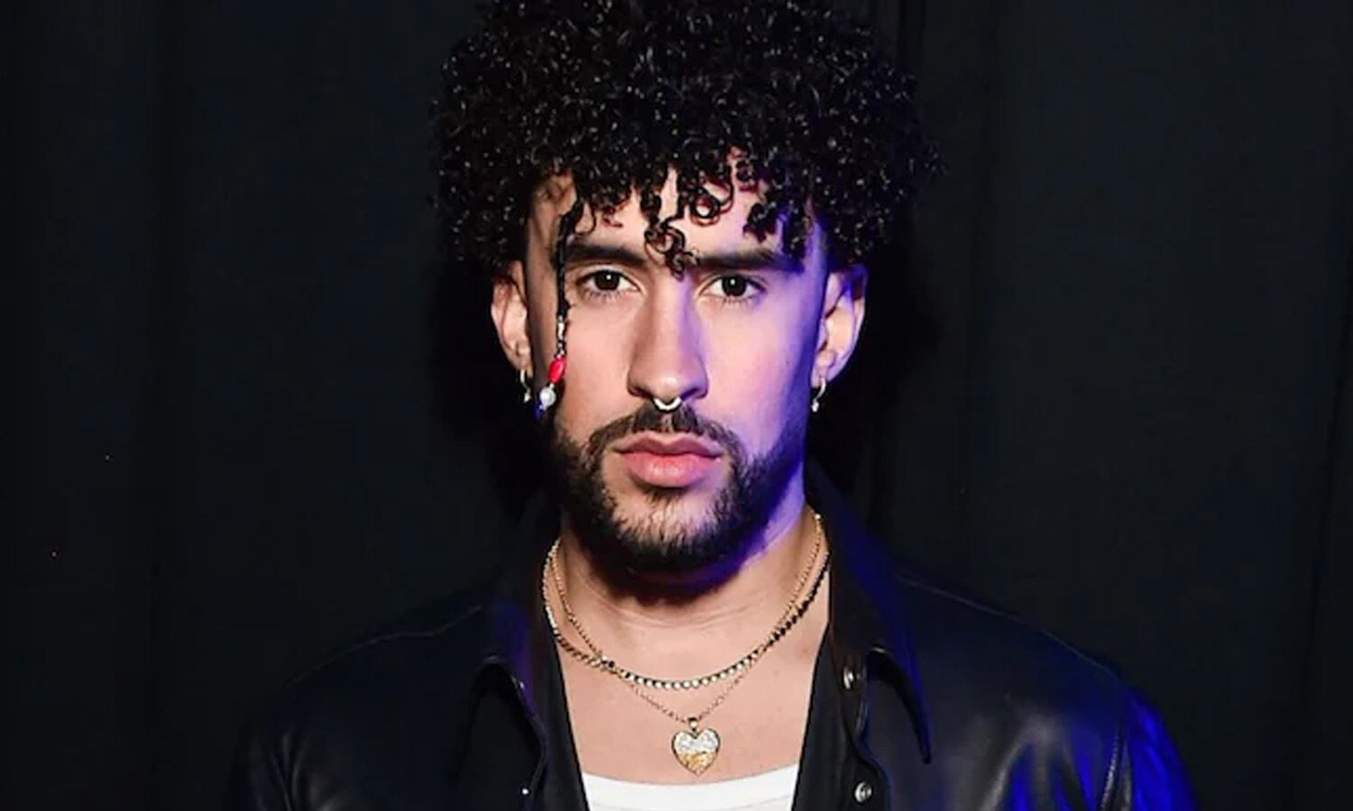 ఆ ర్యాపర్‌ చేసిన పనికి మహిళా అభిమాని షాక్‌.. వీడియో | Rapper Bad Bunny ...