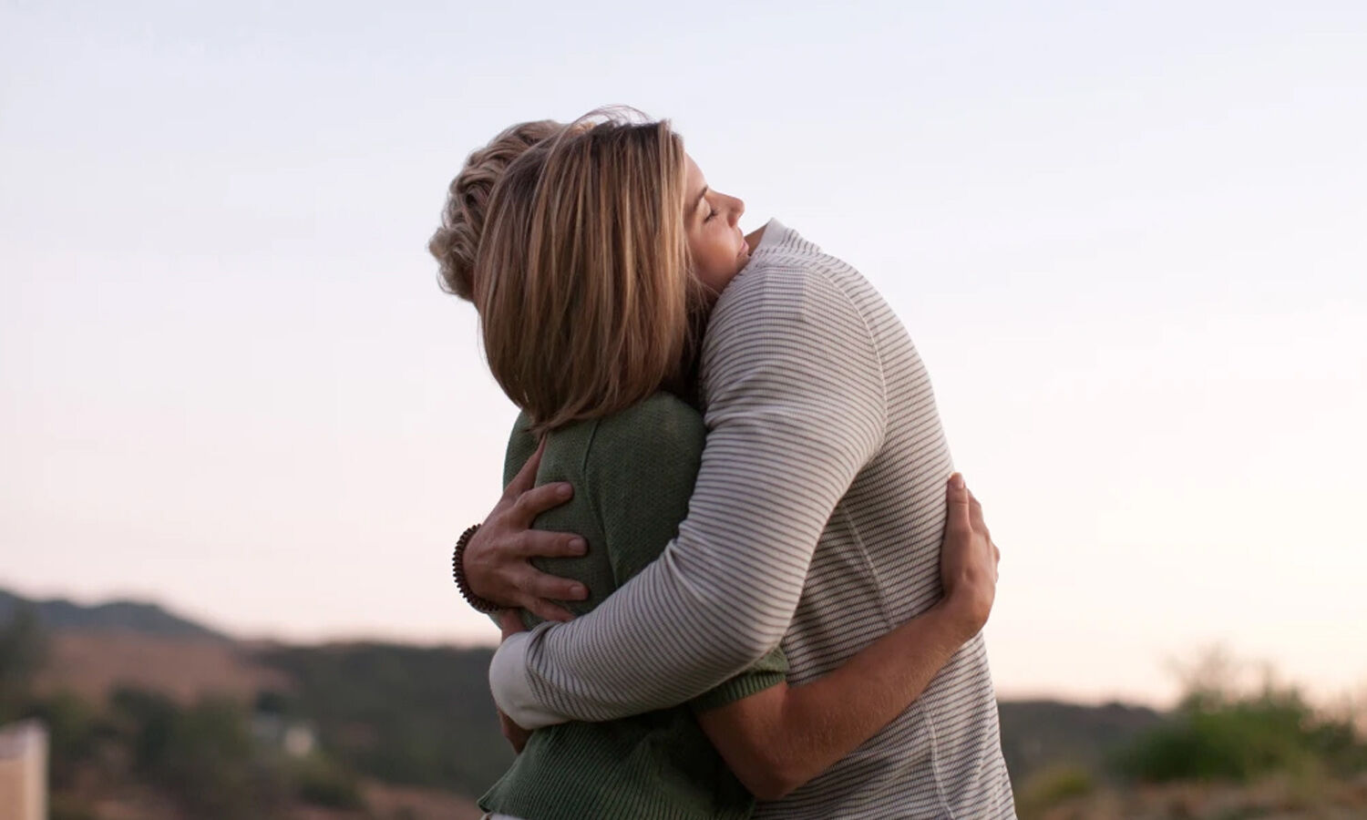 కౌగిలింత వల్ల బోలెడు లాభాలు | here are amazing health benefits of hugs