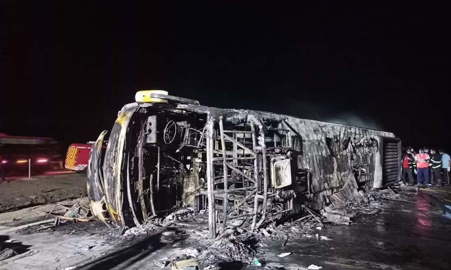బస్సులో చెలరేగిన మంటలు.. 25 మంది సజీవదహనం | Maharashtra Bus Fire ...