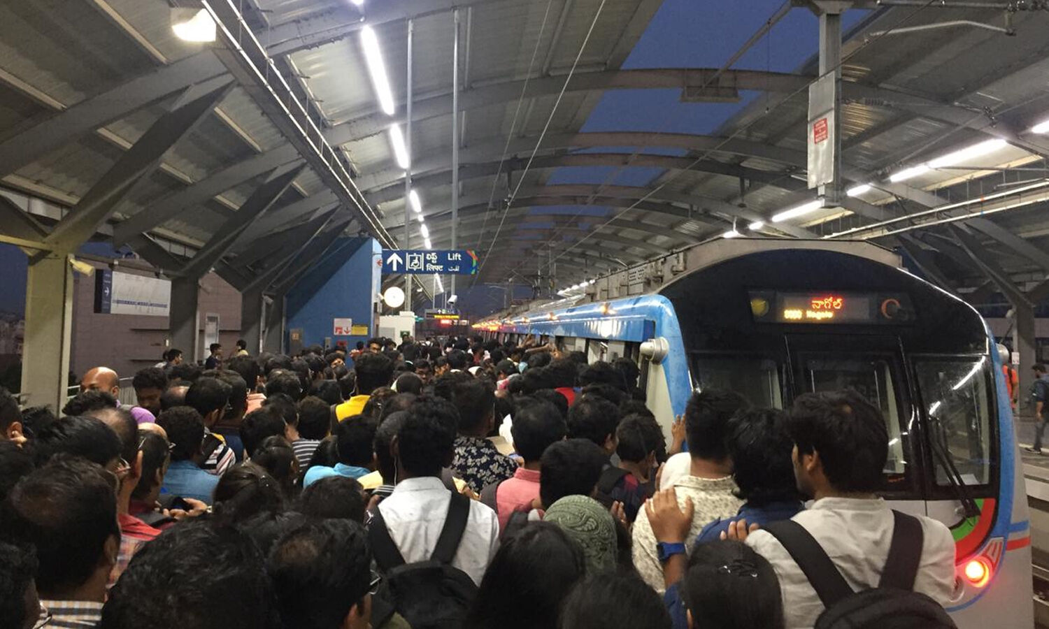 సరికొత్త రికార్డ్‌ సృష్టించిన హైదరాబాద్‌ మెట్రో | Hyderabad Metro Rail ...