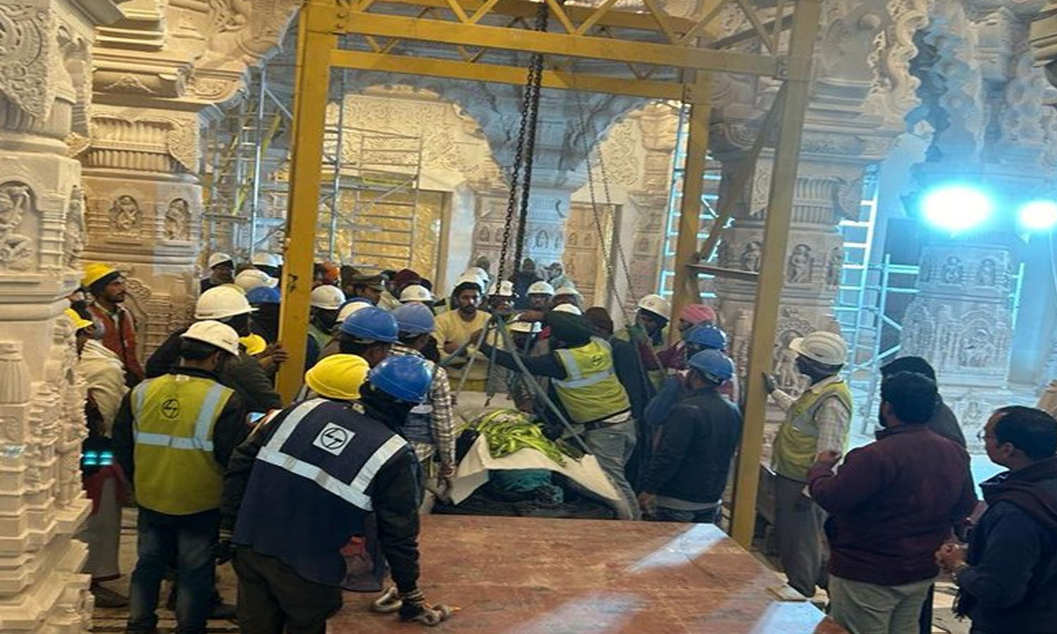 అయోధ్య గర్భగుడిలోకి రామ్‌లల్లా విగ్రహం | ayodhya ram mandir ram lalla ...