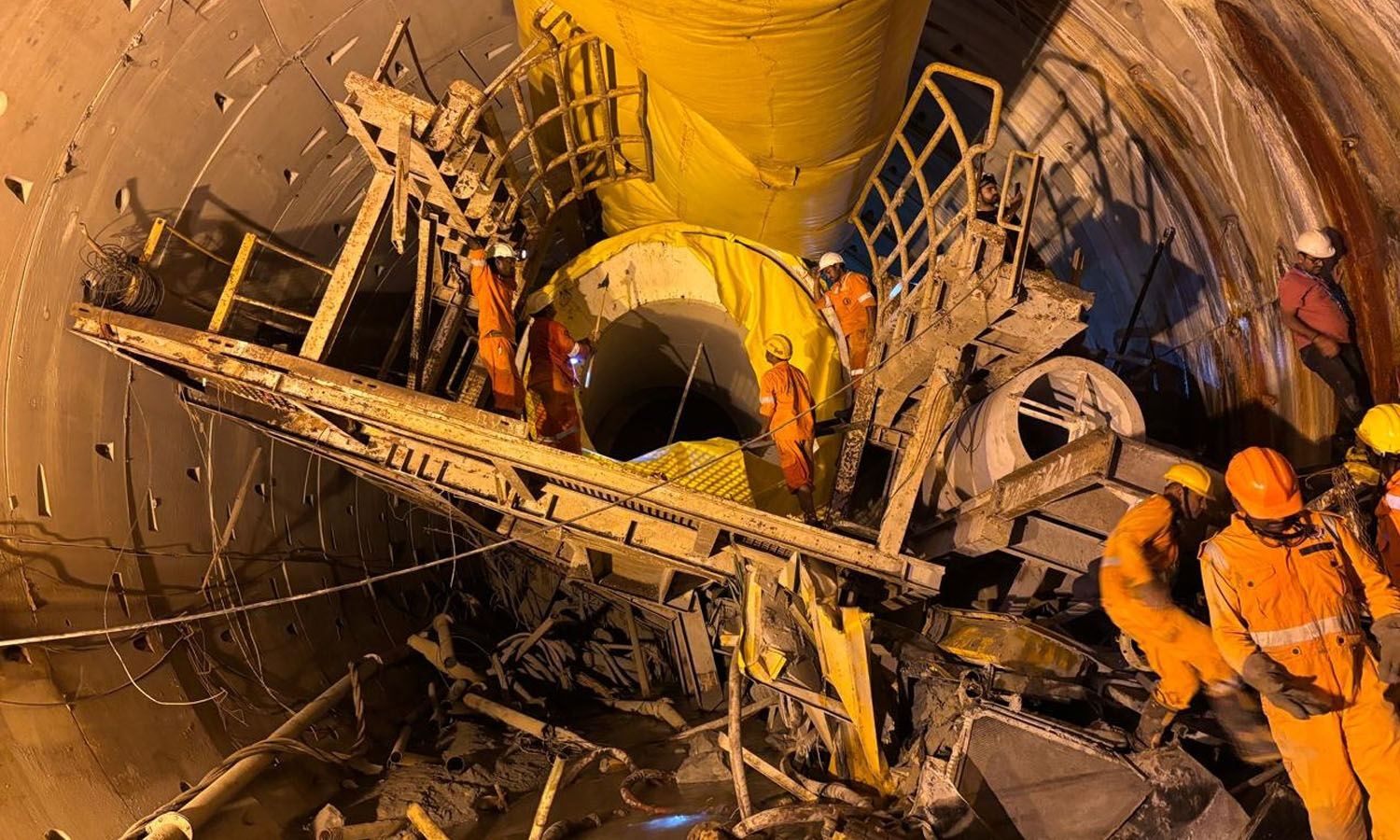 SLBC Tunnel: 7వ రోజు కొనసాగుతున్న సహాయక చర్యలు.. కనిపించని కార్మికుల ...