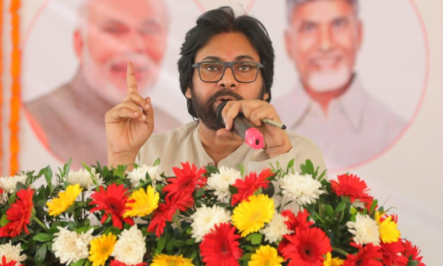 స్కూల్లో అగ్ని ప్రమాదం.. పవన్ కల్యాణ్ చిన్న కుమారుడికి గాయాలు | Pawan ...